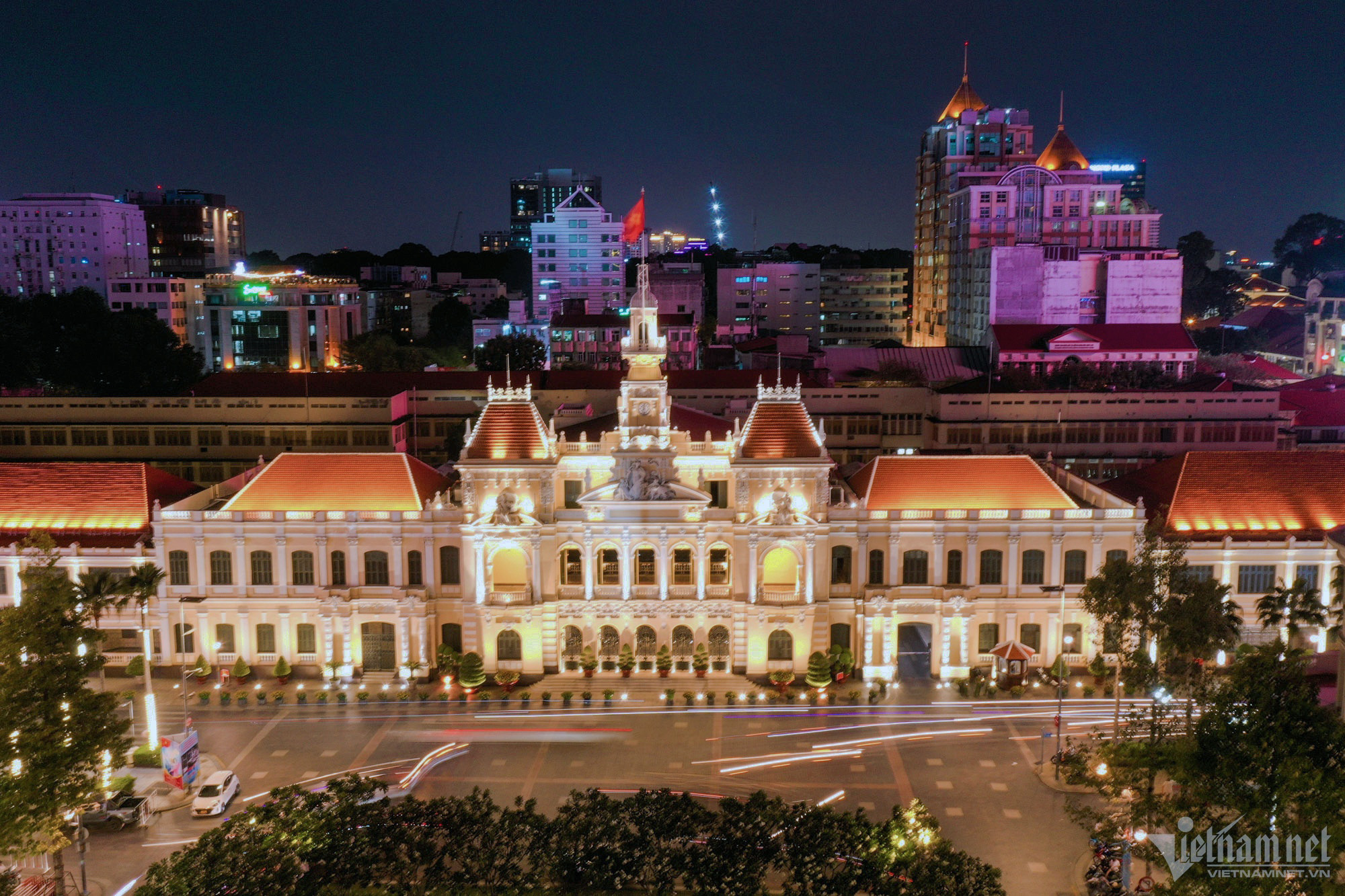 Bên trong toà nhà UBND ở TP.HCM hơn 110 năm tuổi