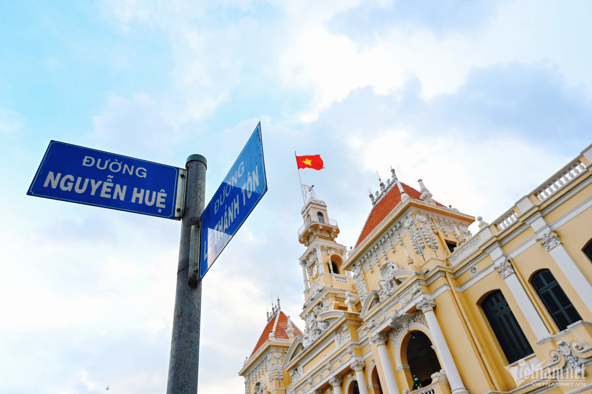 Bên trong toà nhà UBND ở TP.HCM hơn 110 năm tuổi