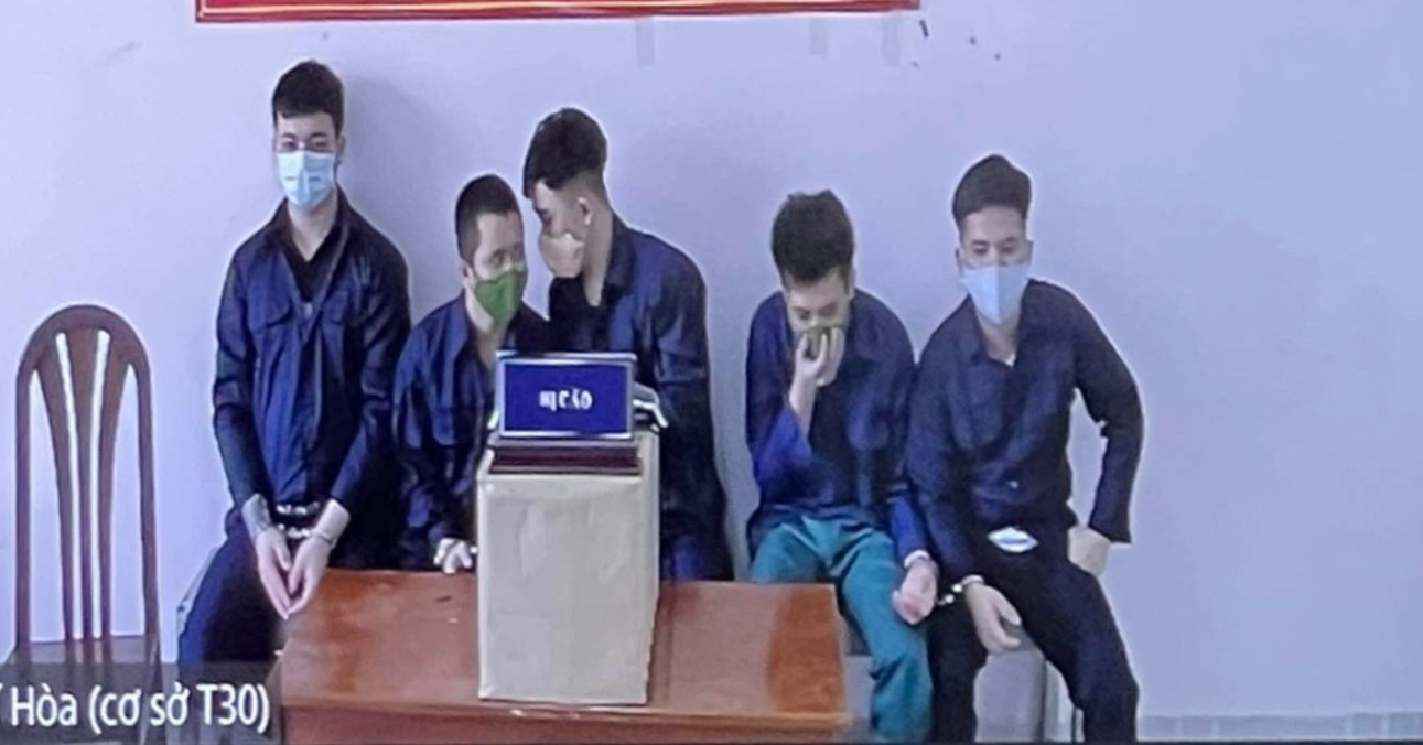 Phiên tòa trực tuyến tới trại giam Chí Hòa, xét xử nhóm vác dao đi cướp ...