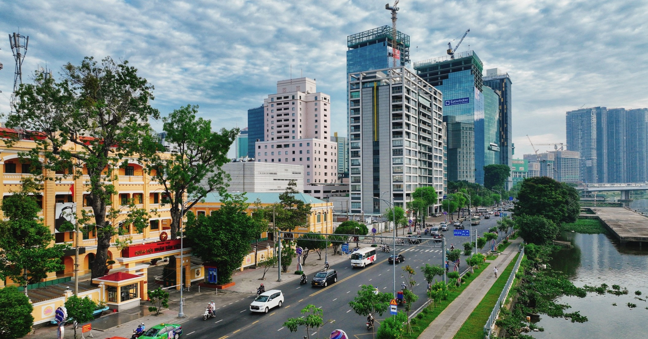 Which policy will be chosen for HCMC, the country's 'economic locomotive'?