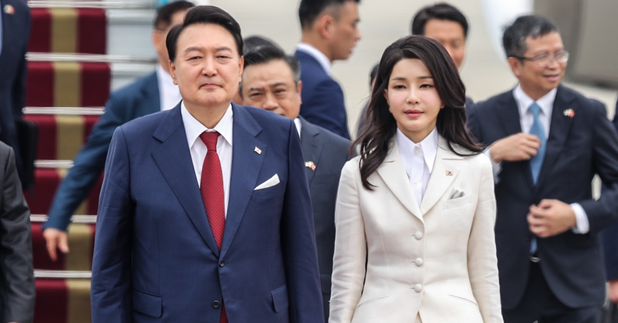 Tổng thống Hàn Quốc Yoon Suk-yeol và phu nhân Kim Keon-hee đến Hà Nội