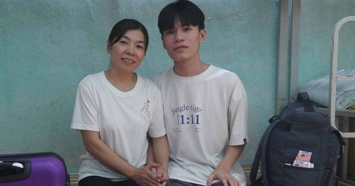 Mẹ nghèo vượt 1.500km về quê trong đêm động viên con thi tốt nghiệp THPT