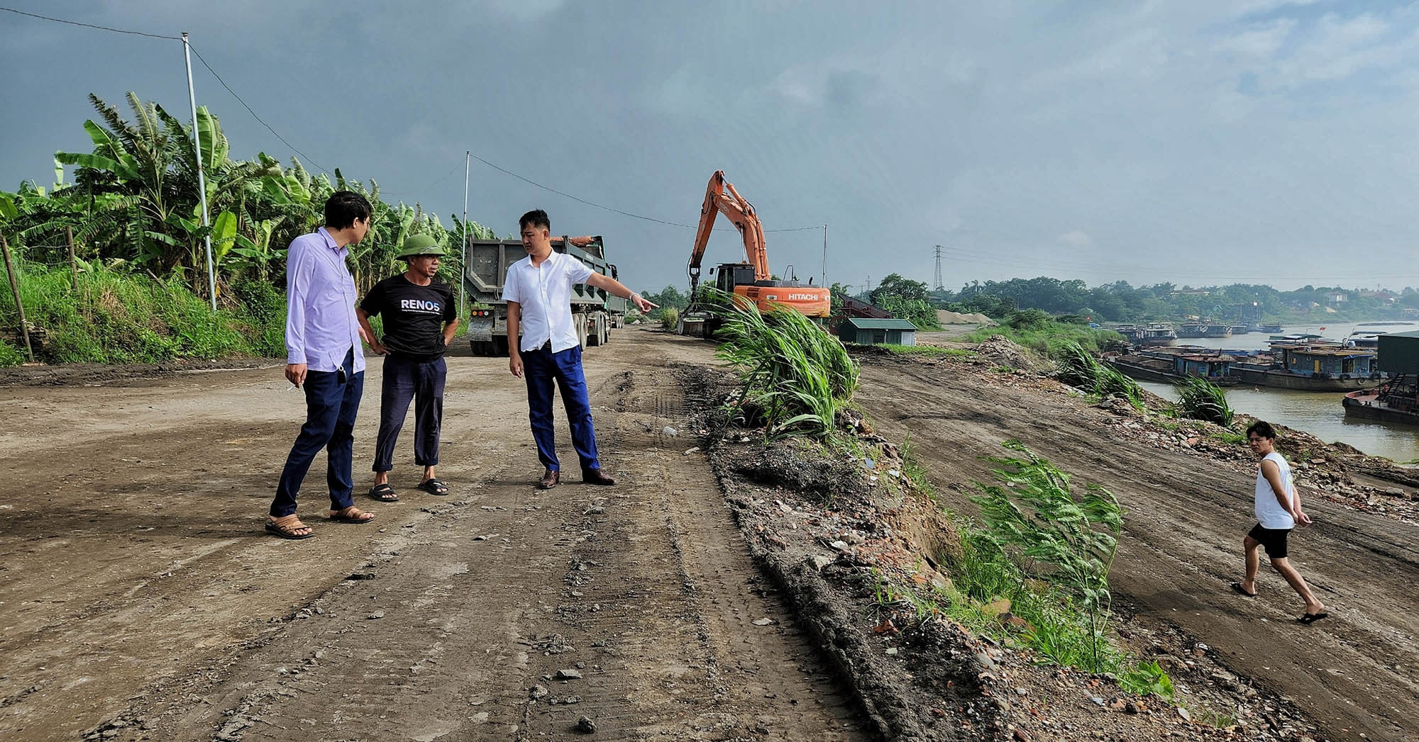 Lộ diện người điều hành bến cảng 'chui' ven sông Lô