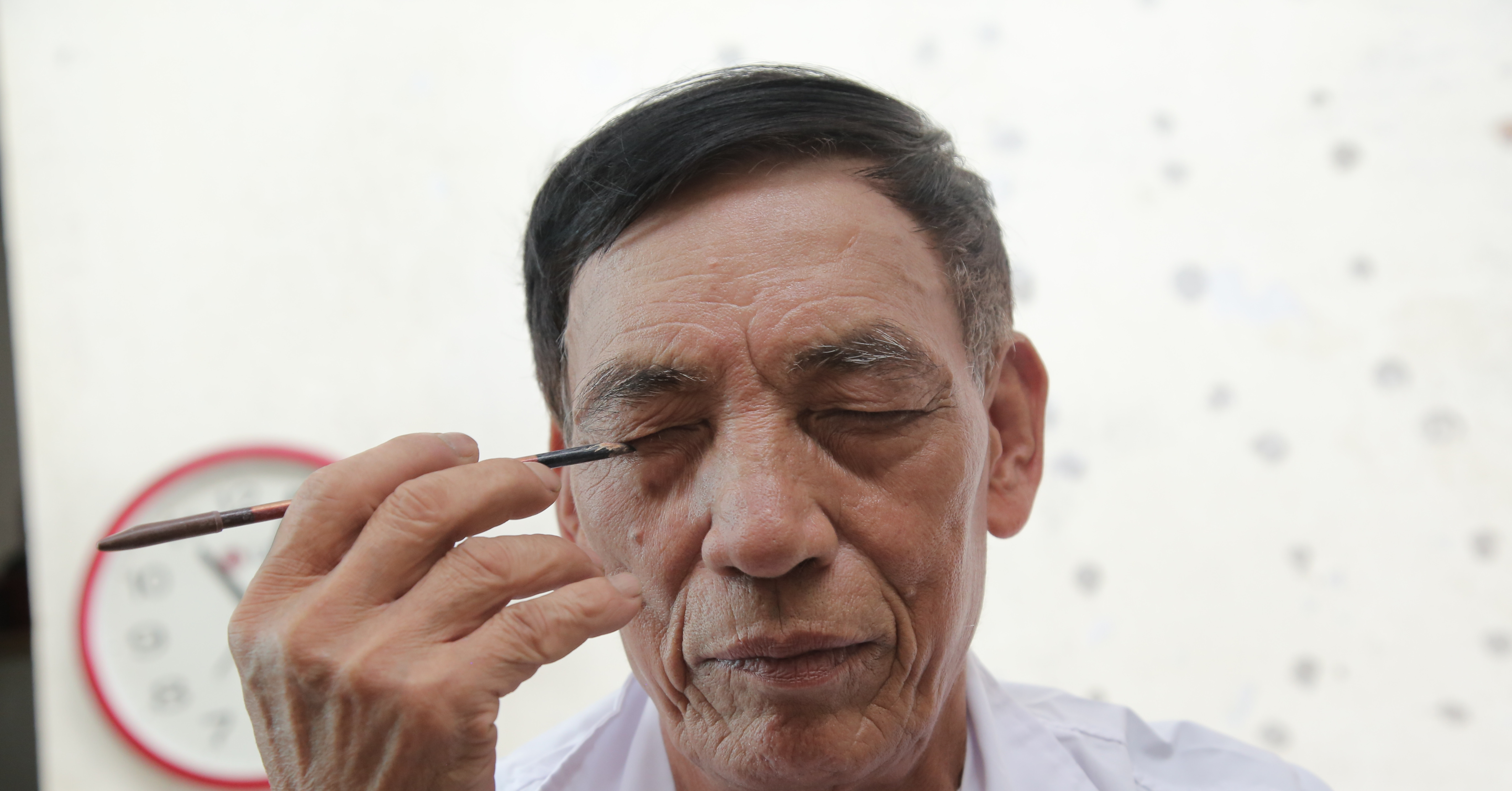 The man who has been ‘beautifying’ corpses for 30 years