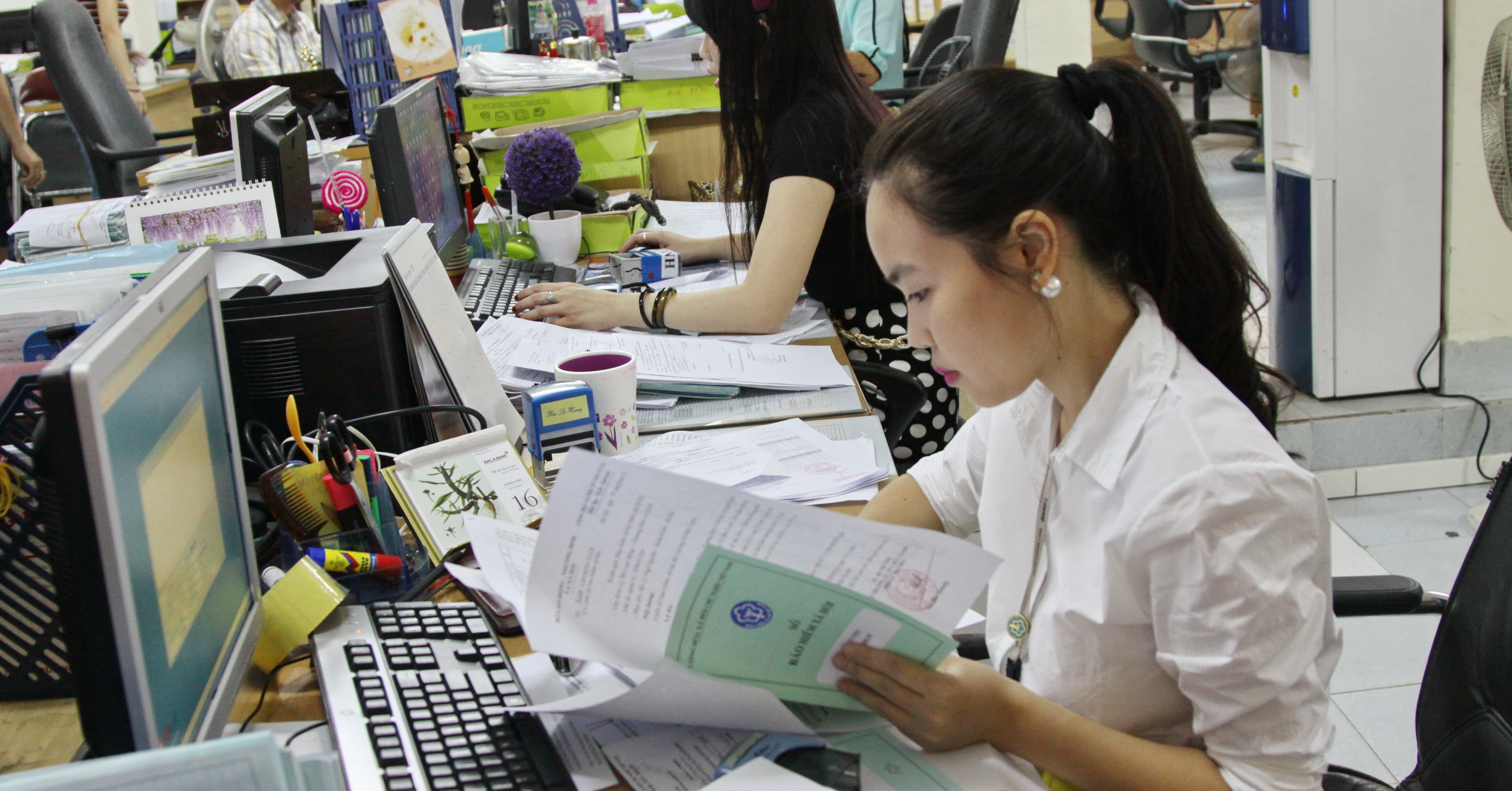 Tiền lương và trợ cấp cán bộ dôi dư do sáp nhập huyện xã, nghỉ hưu ...
