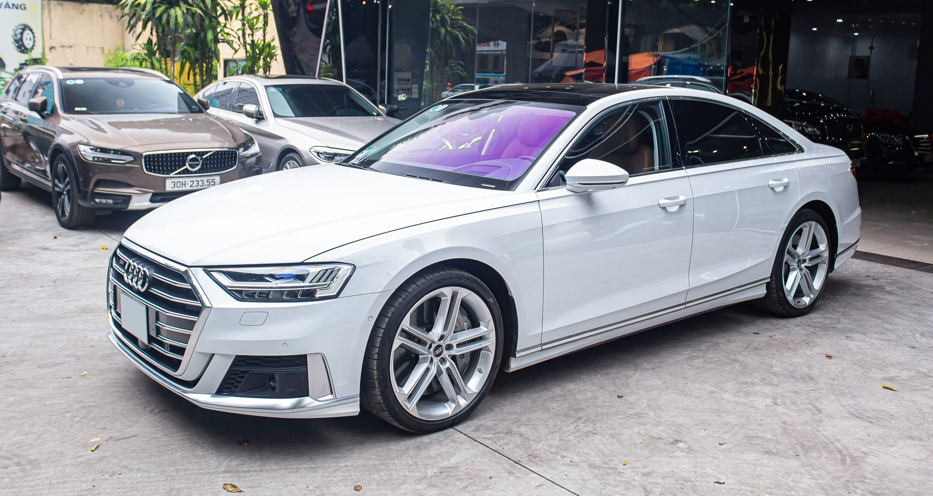 Giá xe Audi S8 2020 hạ giá hơn 1 tỷ đồng vẫn nằm showroom do kén khách