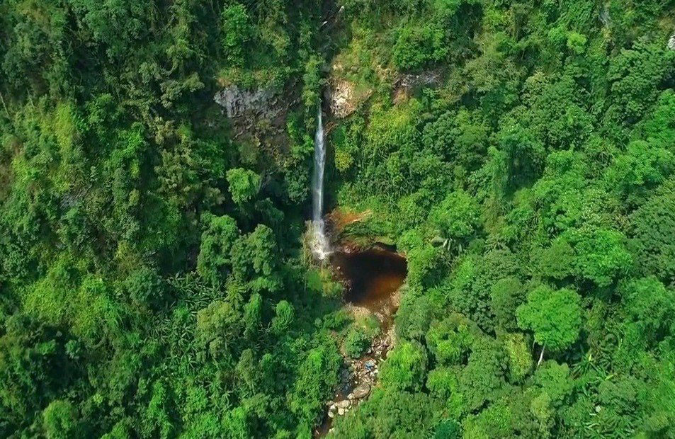 Immersing in the landscape of Ma Hec Waterfall