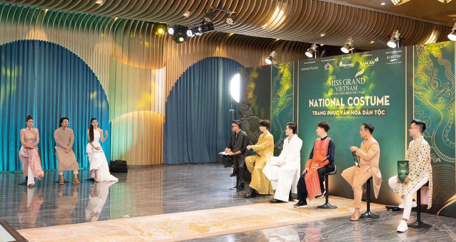 ‘Cướp’ thí sinh cuộc thi Thiết kế trang phục dân tộc Miss Grand Vietnam 2023