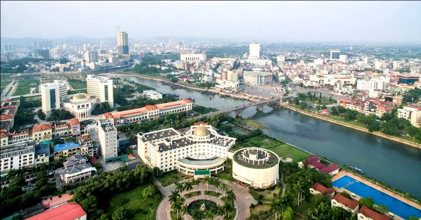 Tỉnh duy nhất nào có cả đường biên giới trên bộ và trên biển với Trung ...