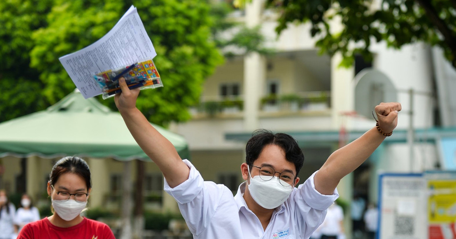 Đạt 24 điểm khối D01 nên chọn ngành học nào, trường nào?