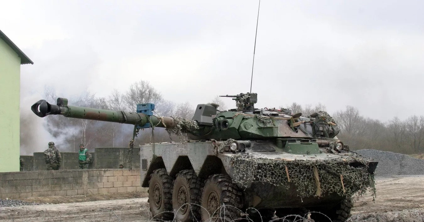 Lính Nga lần đầu thu giữ xe tăng bánh lốp AMX-10RC của Pháp tại Ukraine