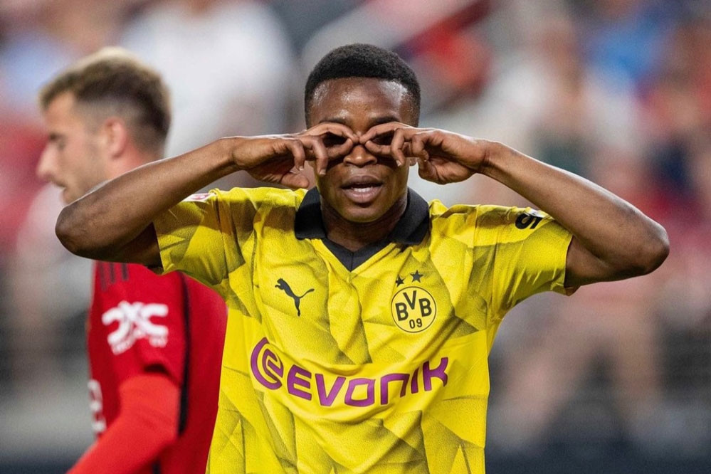 Dalot và Antony vẽ siêu phẩm, MU vẫn thua ngược Dortmund | VN-Zoom ...