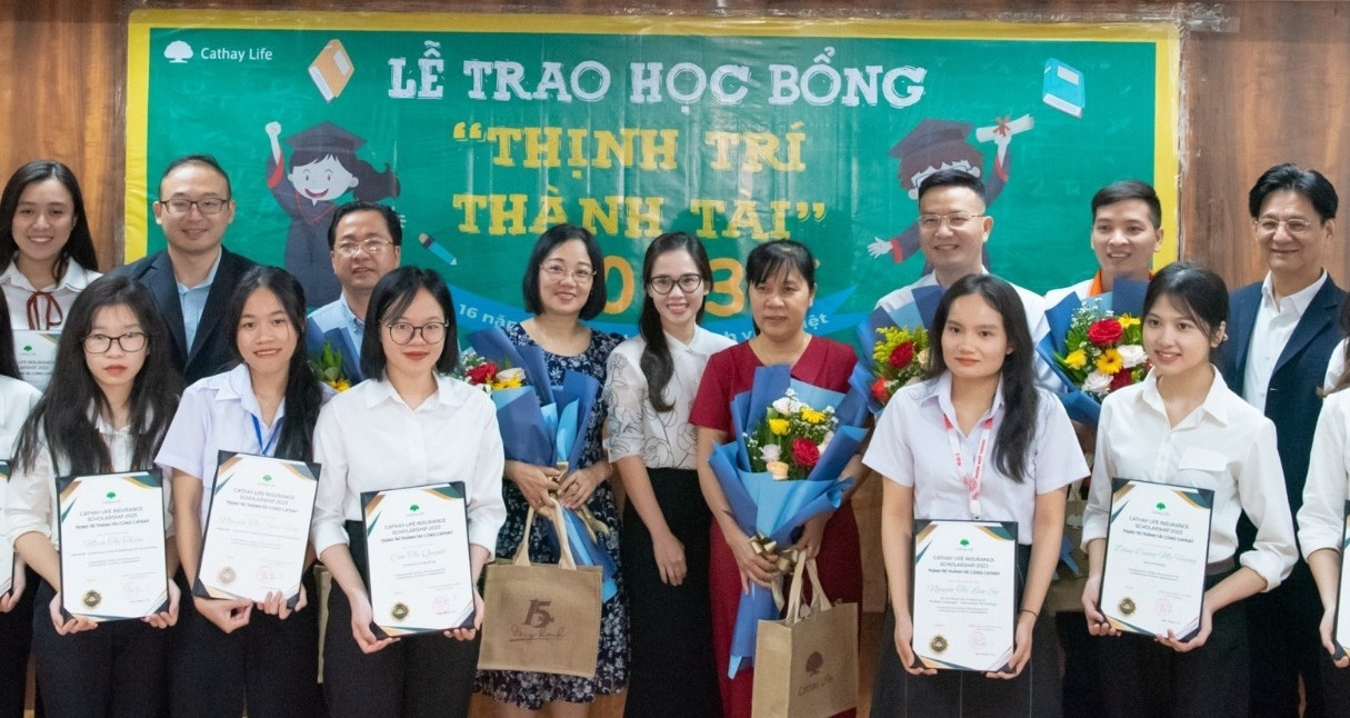 Học bổng ‘Thịnh trí thành tài cùng Cathay’ lần thứ 16