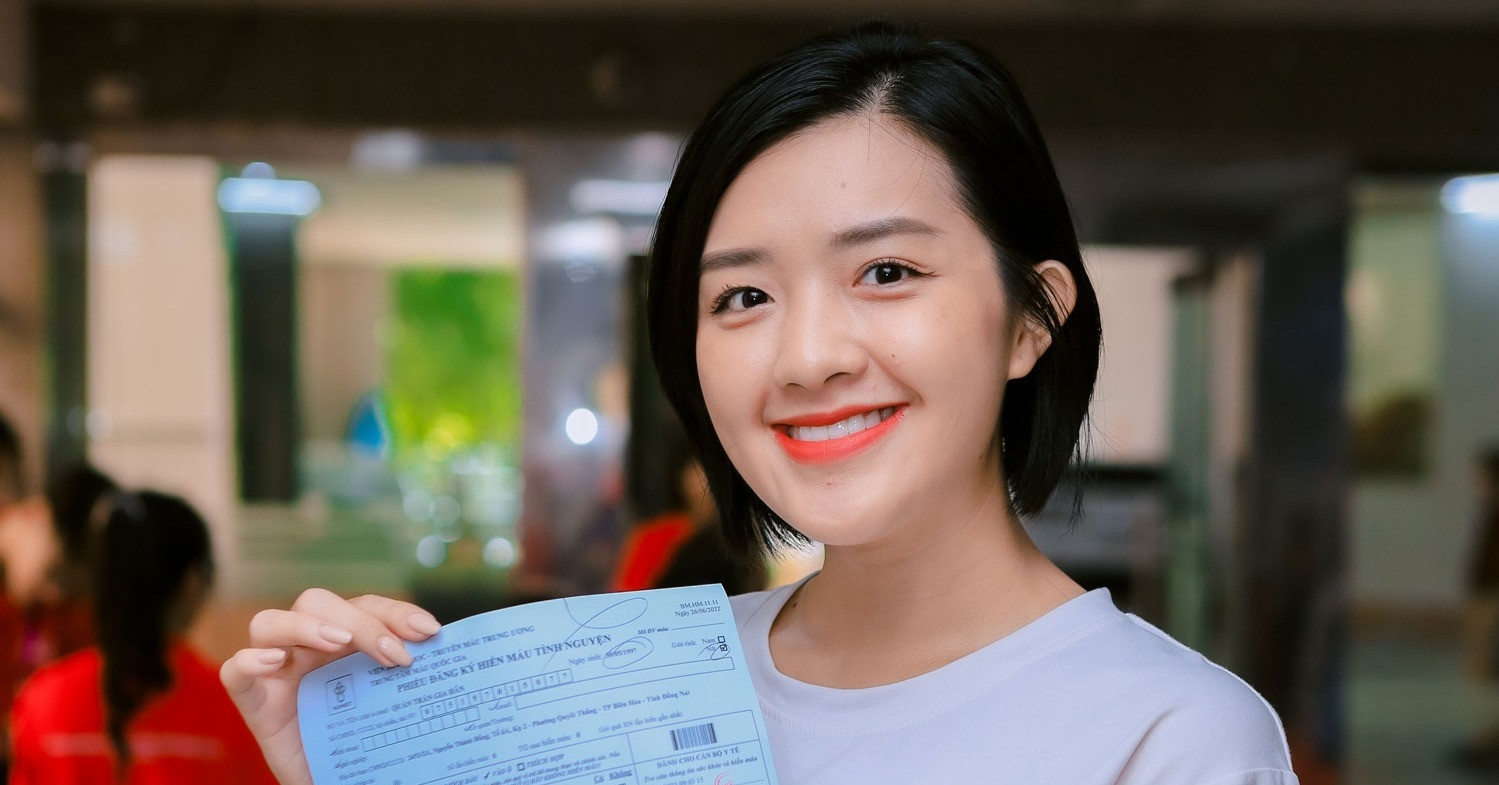 Á hậu Hoà bình Việt Nam 2022 Quản Gia Hân tham gia hiến máu cứu người