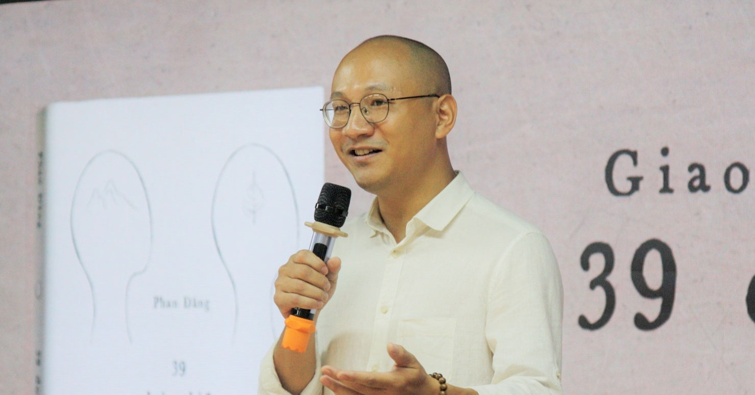 MC Phan Đăng: 'Không xấu hổ khi từng là người đọc kiểu tầm chương trích cú'