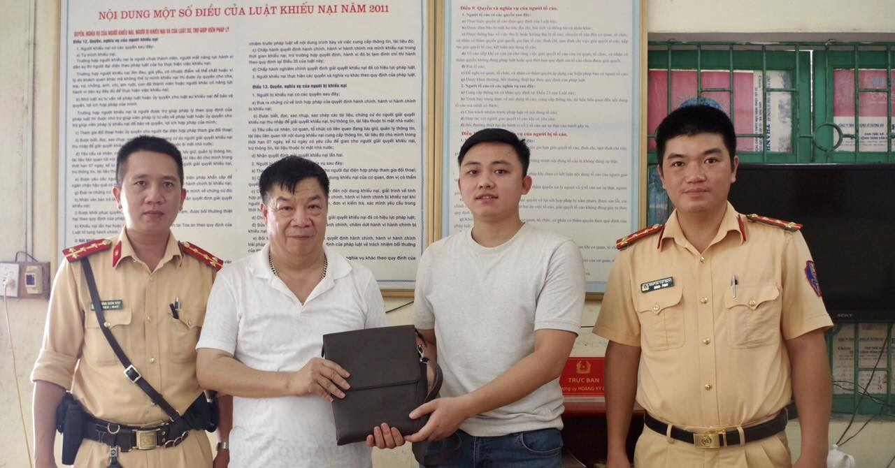 Nhặt được túi tiền 68 triệu tìm CSGT trả lại người đánh rơi