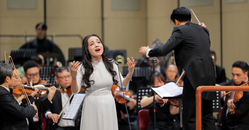 Ấn tượng tiếng đàn Bùi Công Duy và giọng hát Lan Anh