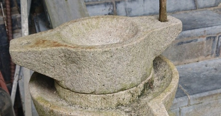 Chiếc cối đá xay bột đổ bánh xèo, miền ký ức về ngoại tôi