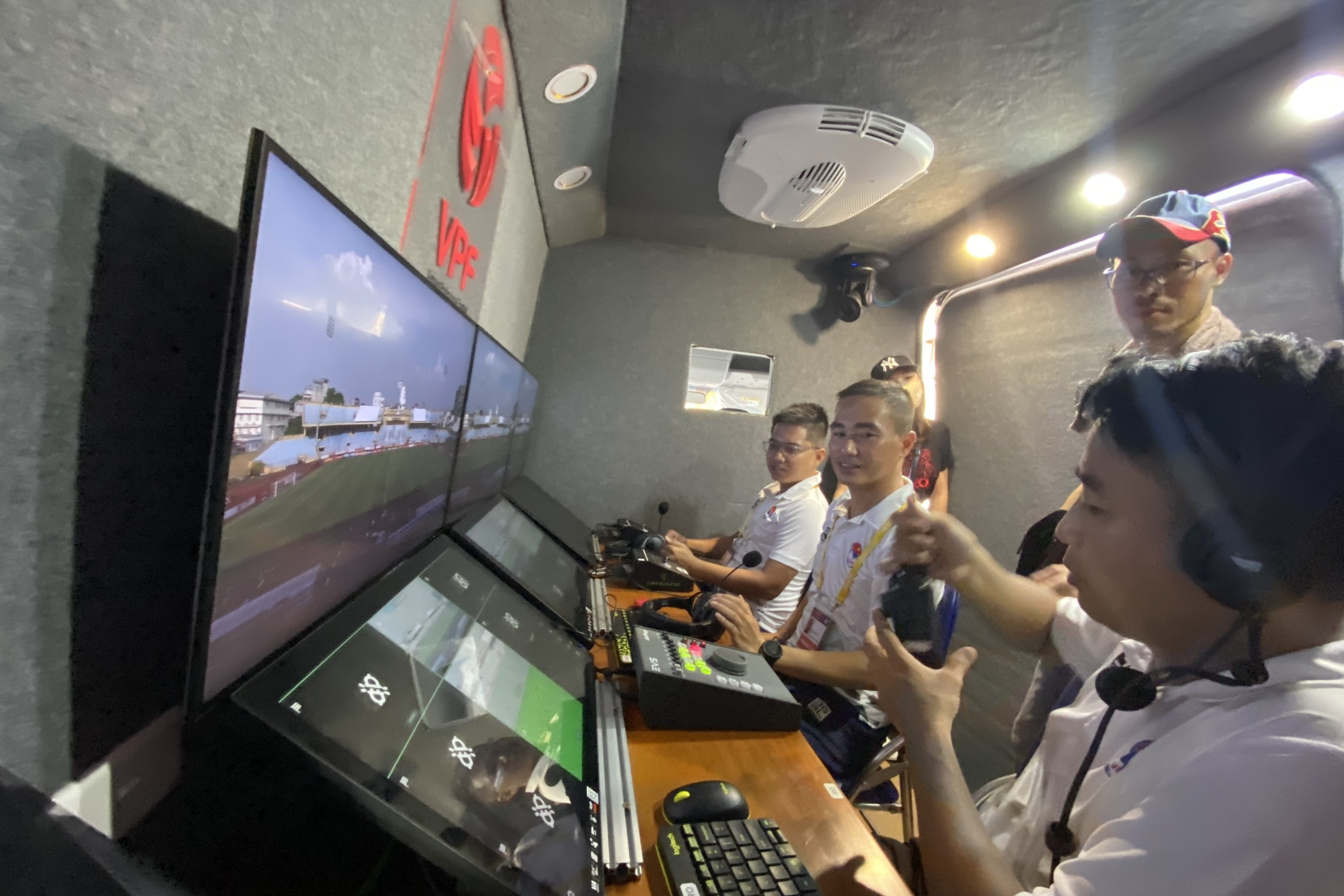 Hai trận tranh ngôi vô địch V-League có VAR và trọng tài ngoại | VN ...