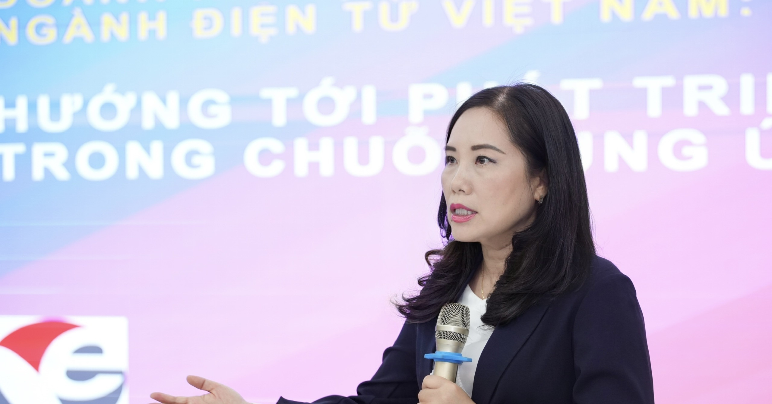 Doanh nghiệp điện tử mong ngóng chiến lược “ngoại giao đơn hàng”