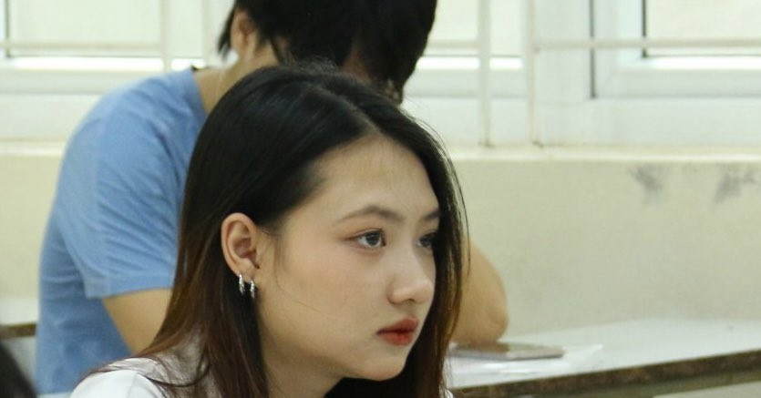 Học phí đại học không tăng thì trường gặp khó, tăng sinh viên sẽ khổ