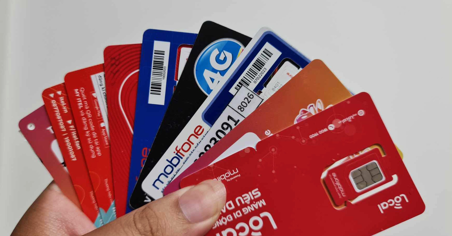 Vietnam puts SIM-card dealers under control
