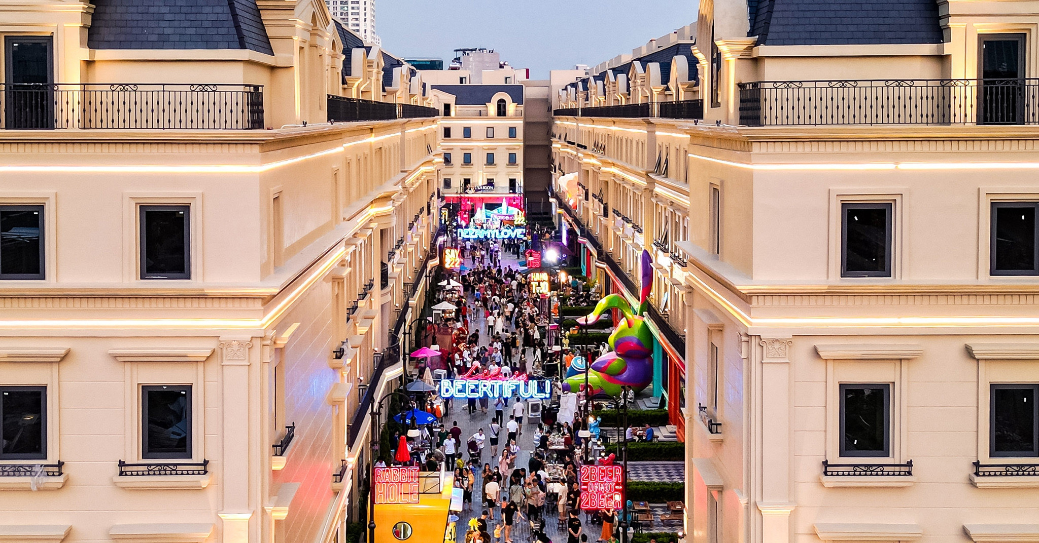 Discovering the first European street style in Hanoi