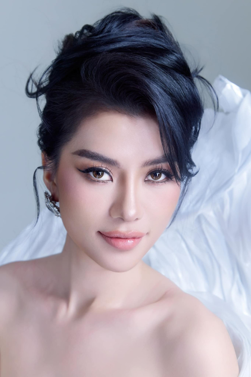 Hình thể nóng bỏng, nhan sắc quyến rũ của Á hậu Hoàng Thị Nhung