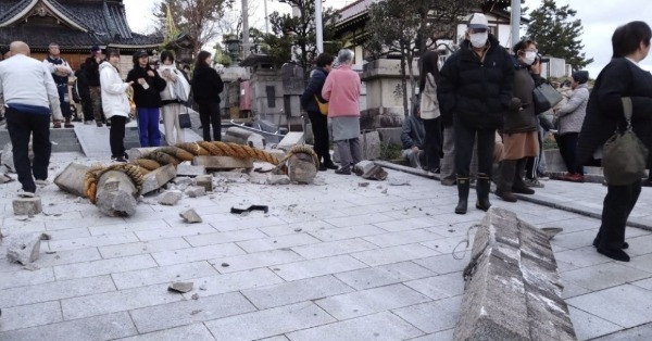 Khung cảnh hoang tàn sau trận động đất ở Nhật Bản