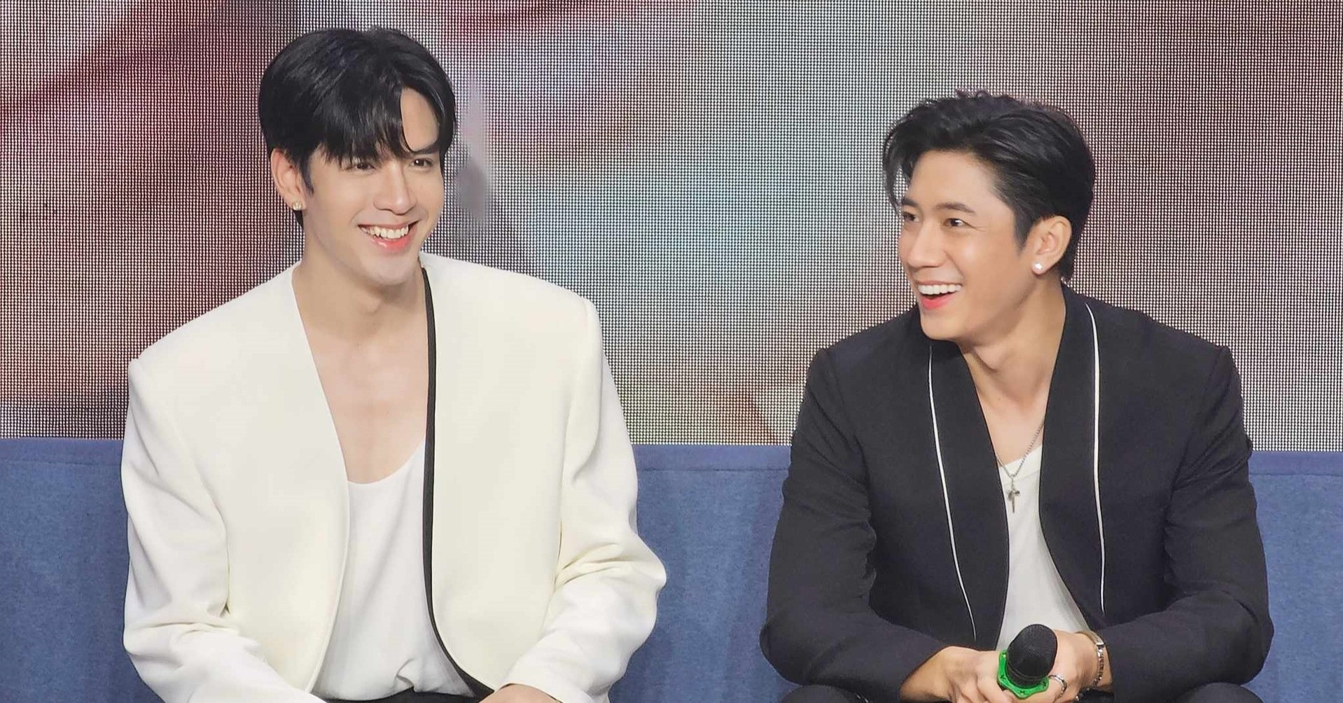 Jam Rachata và Film Thanapat nói 'Anh yêu các em lắm' khiến fan phát sốt