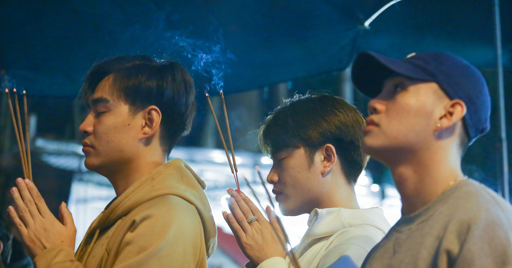 Chen chân lễ phủ Tây Hồ lúc 0h ngày mùng 1 âm lịch cuối cùng của năm