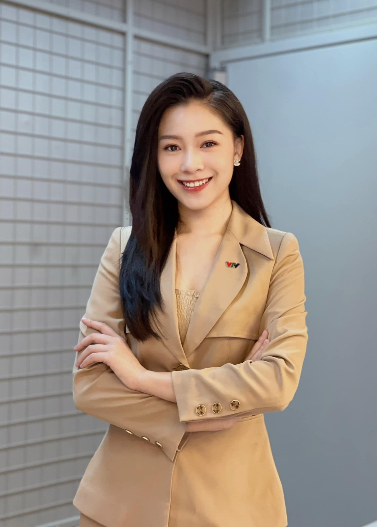 Nhan sắc MC Hạnh Quyên 'xinh như hoa hậu' của VTV