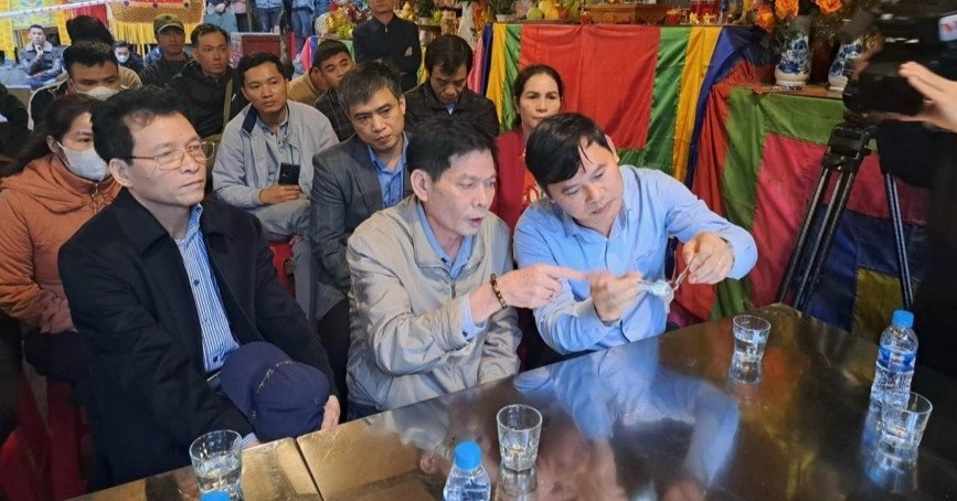 Gia đình 'thủ nhang' bàn giao khu nội tự đền Chợ Củi, chấm dứt 'chiếm hữu'