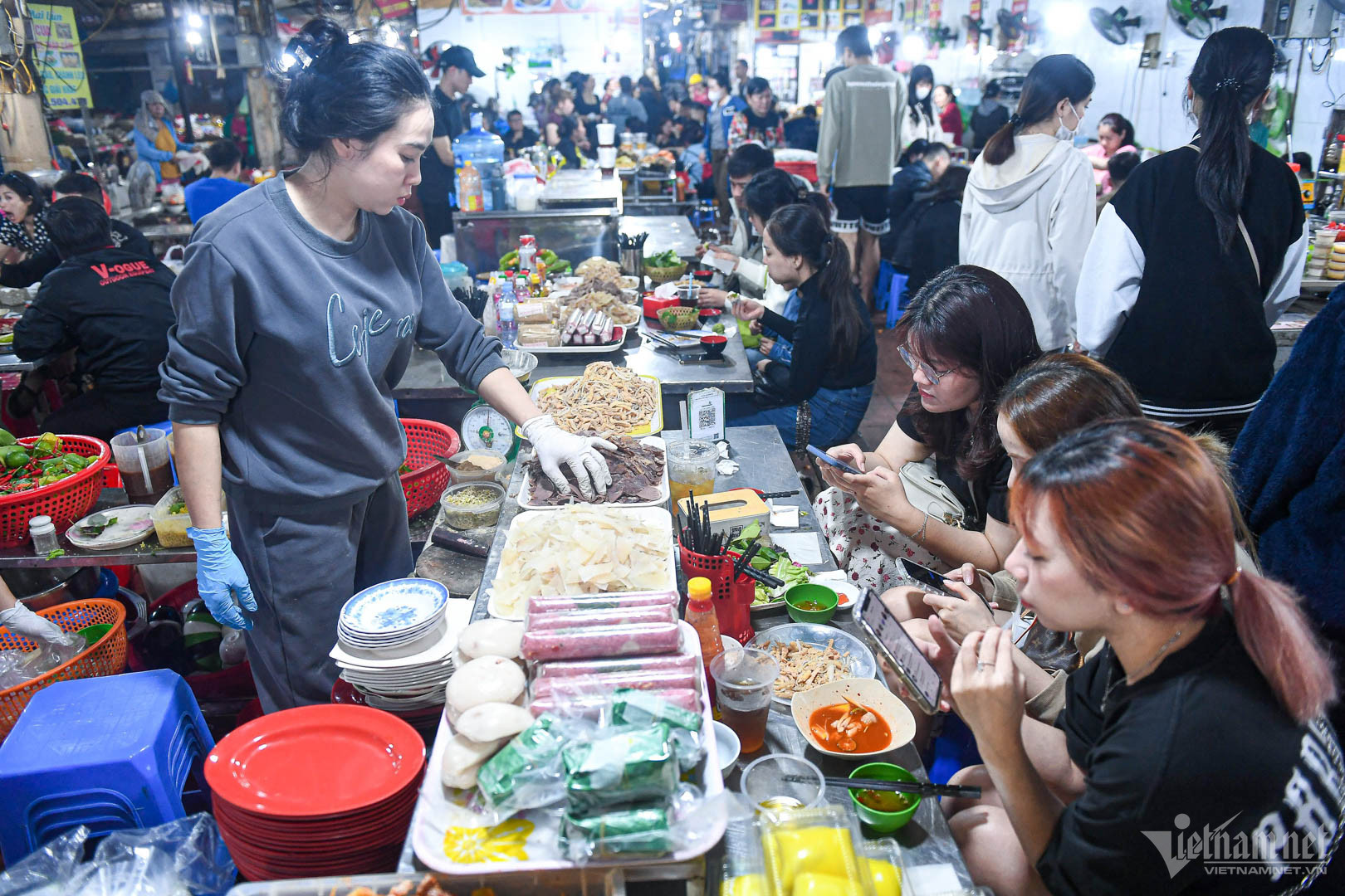 Chen chân khám phá thiên đường trăm món 'ngon, rẻ, lạ' ở chợ Cát Bi ...