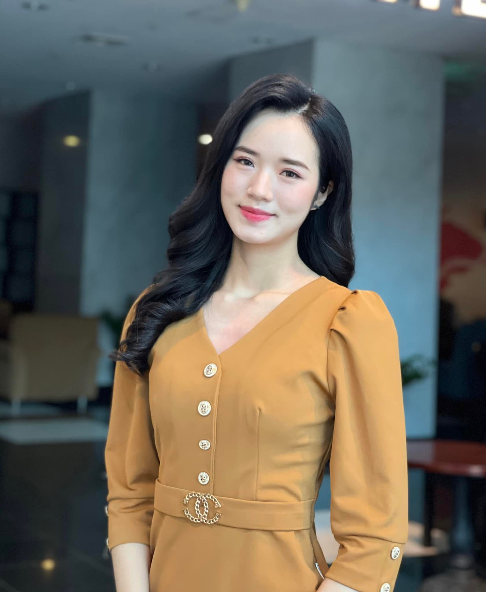 MC thời tiết VTV Lan Chi xinh đẹp từng thi hoa hậu