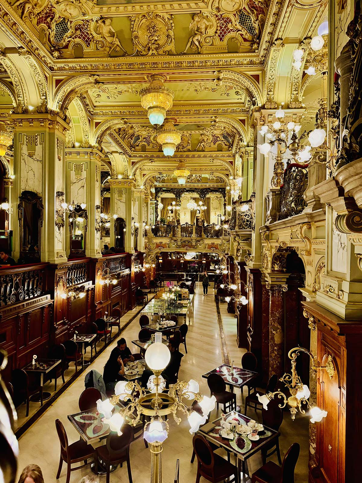 Trải nghiệm khó quên ở New York café - tiệm café đẹp nhất thế giới