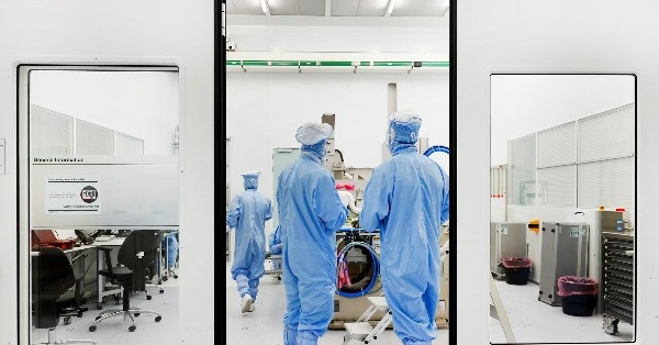 Doanh số ASML tại Trung Quốc dự báo giảm 10-15% do lệnh cấm vận