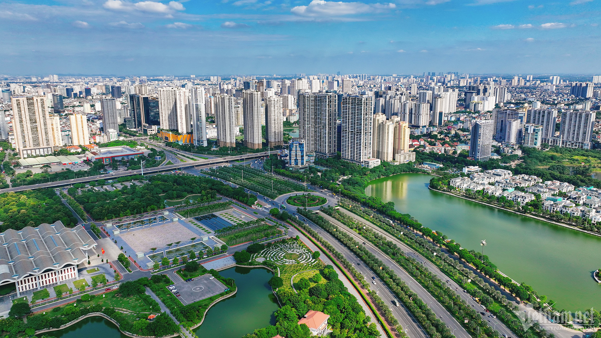 Đại lộ Thăng Long đã thành 'cánh rừng dài' lạ mắt