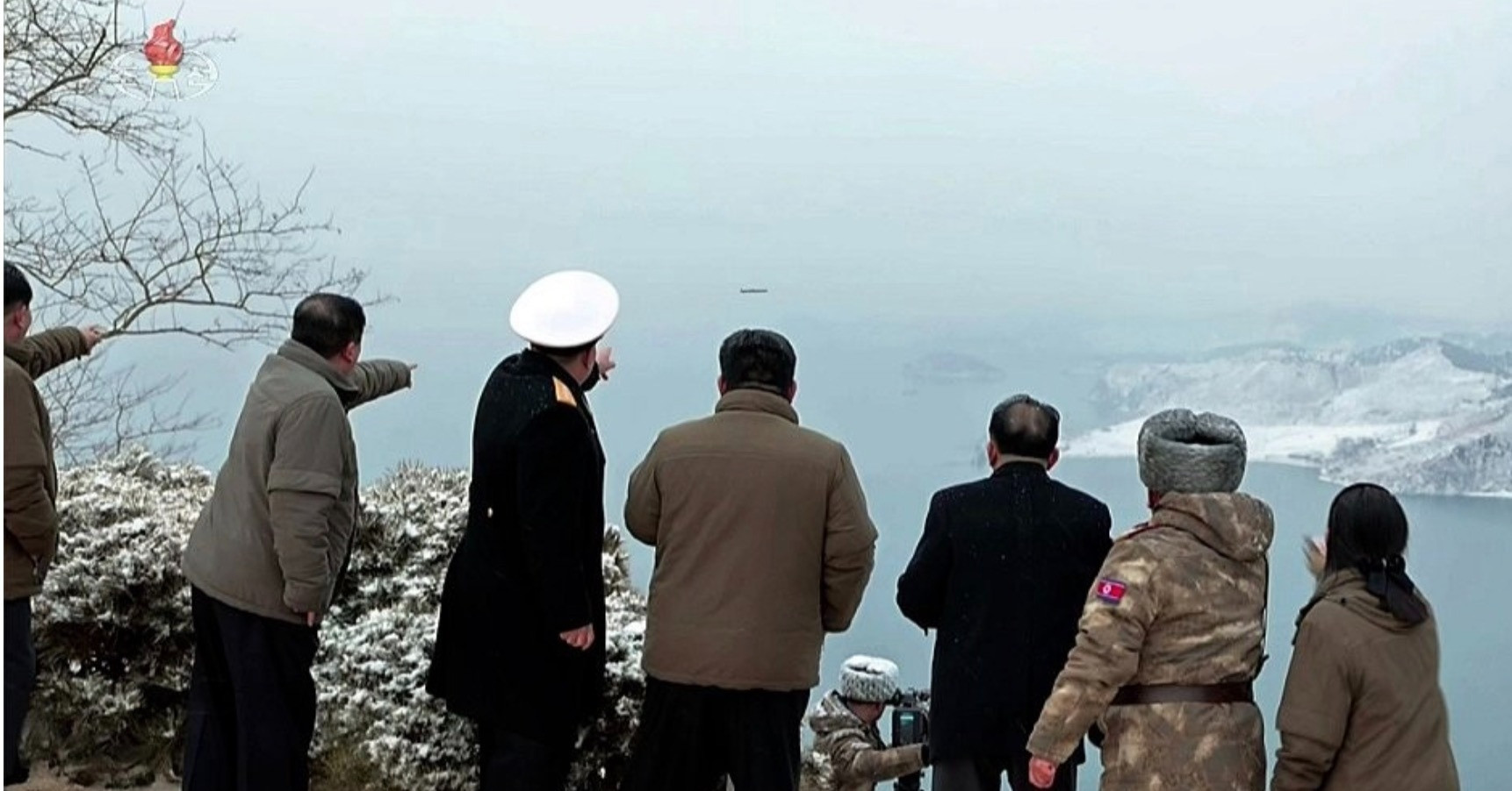 Hình ảnh tên lửa Triều Tiên từ dưới nước bay vút lên không trung