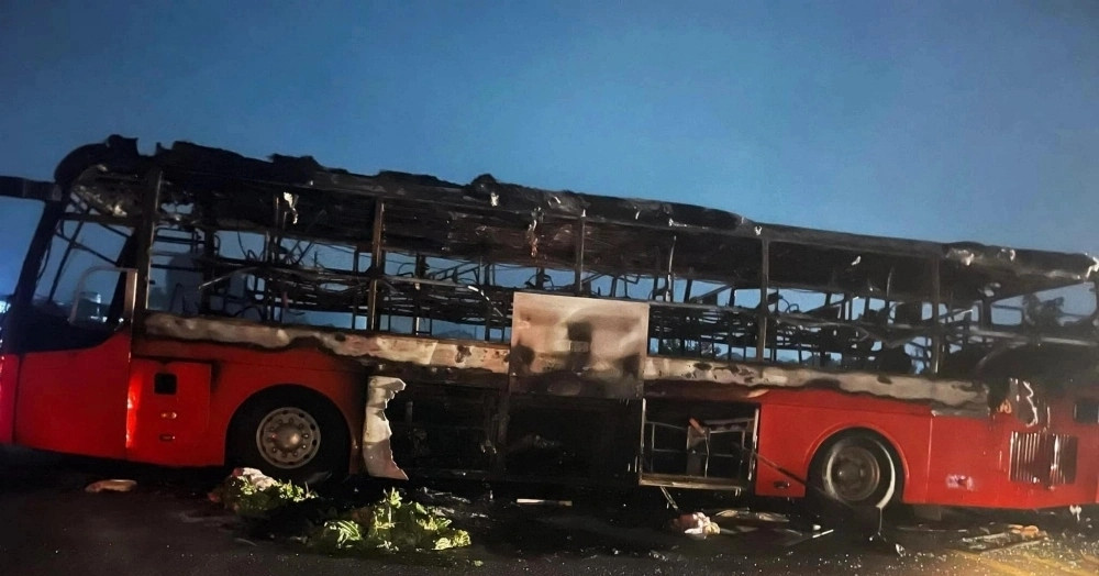 30 escape sleeper bus fire on national highway