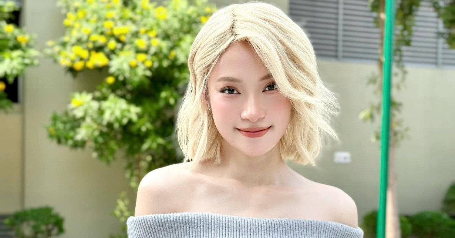 Ngoại hình khác lạ của MC Khánh Vy Đường lên đỉnh Olympia