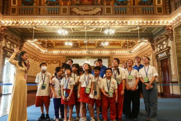 HCM City continues tour of the People’s Committee headquarters