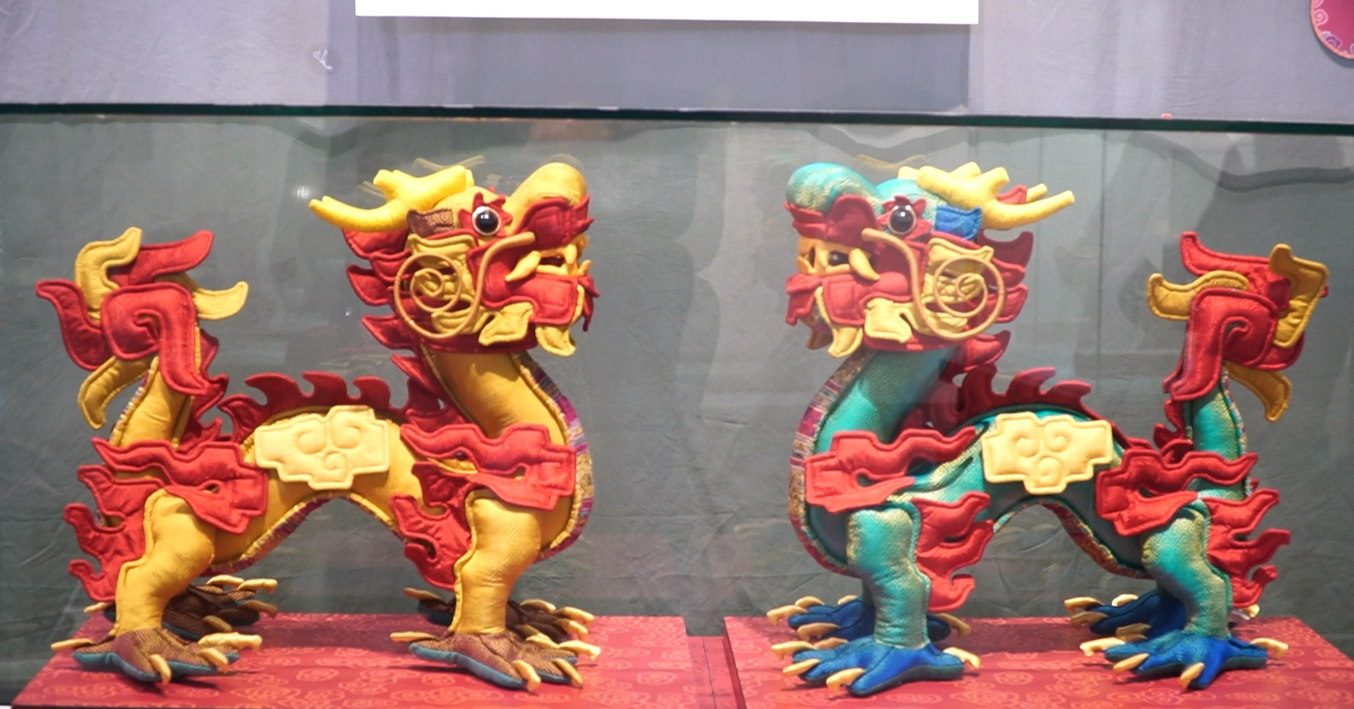 Chiêm ngưỡng cặp rồng lụa và rồng 3D siêu thực 'độc nhất vô nhị' tại Hà Nội