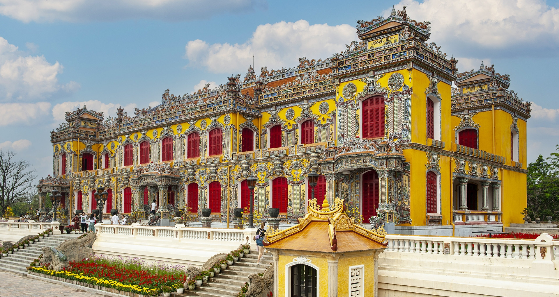 Cung điện nguy nga ở Huế sắp đón khách dịp Tết Giáp Thìn sau 72 năm phế tích