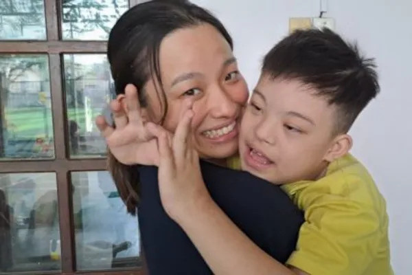 Japanese volunteer reserves love for kids with disabilities in Huế