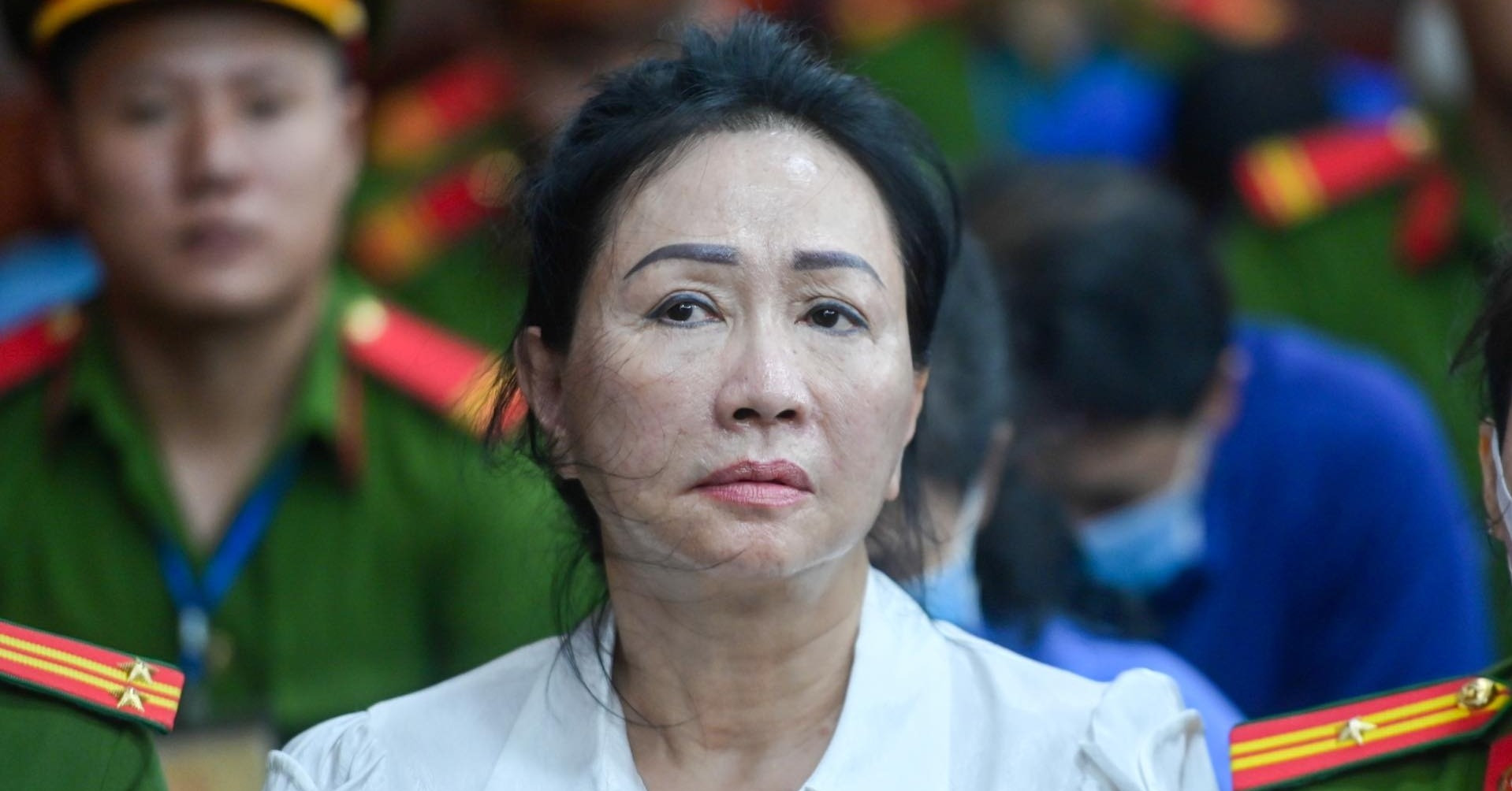 Bị cáo Trương Mỹ Lan bật khóc không nhận tội, phủ nhận lời khai của thuộc cấp