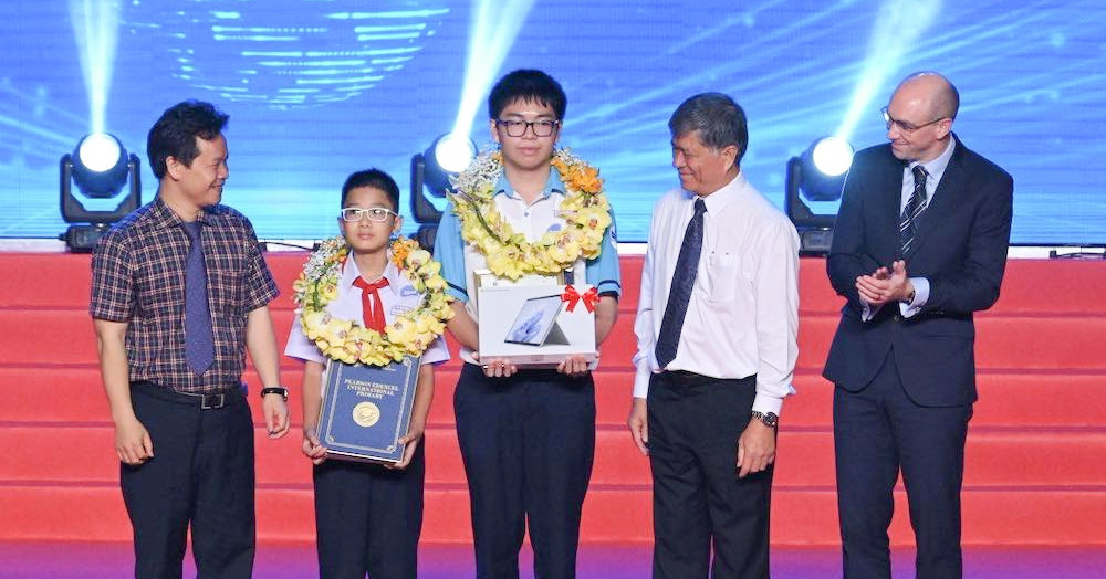 Vietnamese student gets top score for math at international competition
