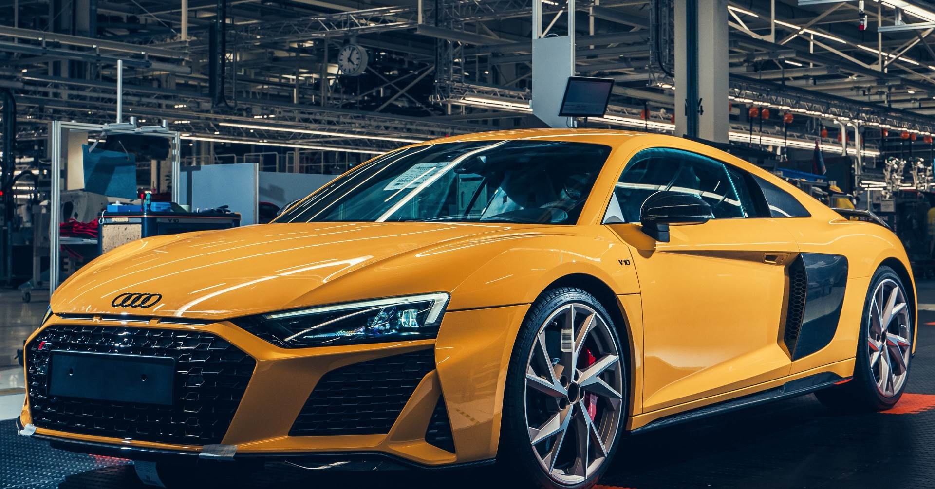 Siêu xe Audi R8 vừa được ông Đặng Lê Nguyên Vũ mua chính thức bị khai tử