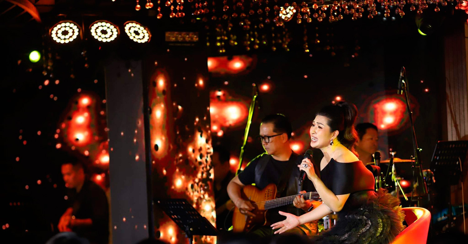 Nguyễn Hồng Nhung hát bằng trải nghiệm của người đàn bà cũ