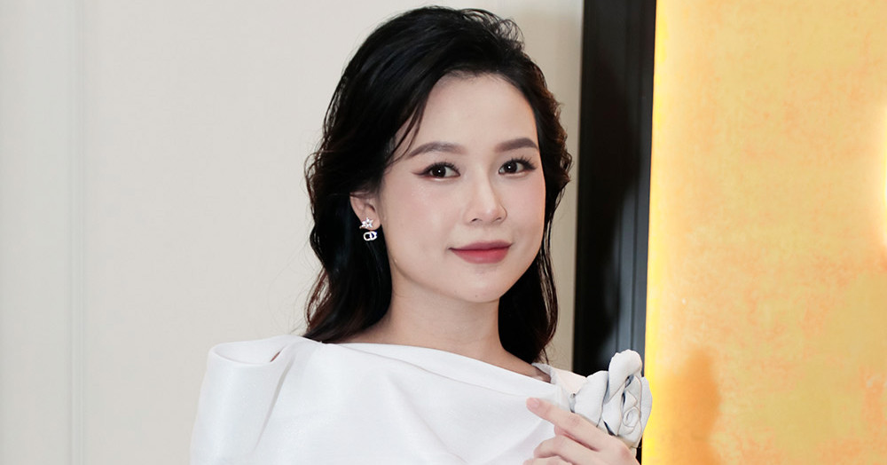 Sam giảm 16kg sau 1 tháng sinh, tiết lộ chồng là người nước ngoài